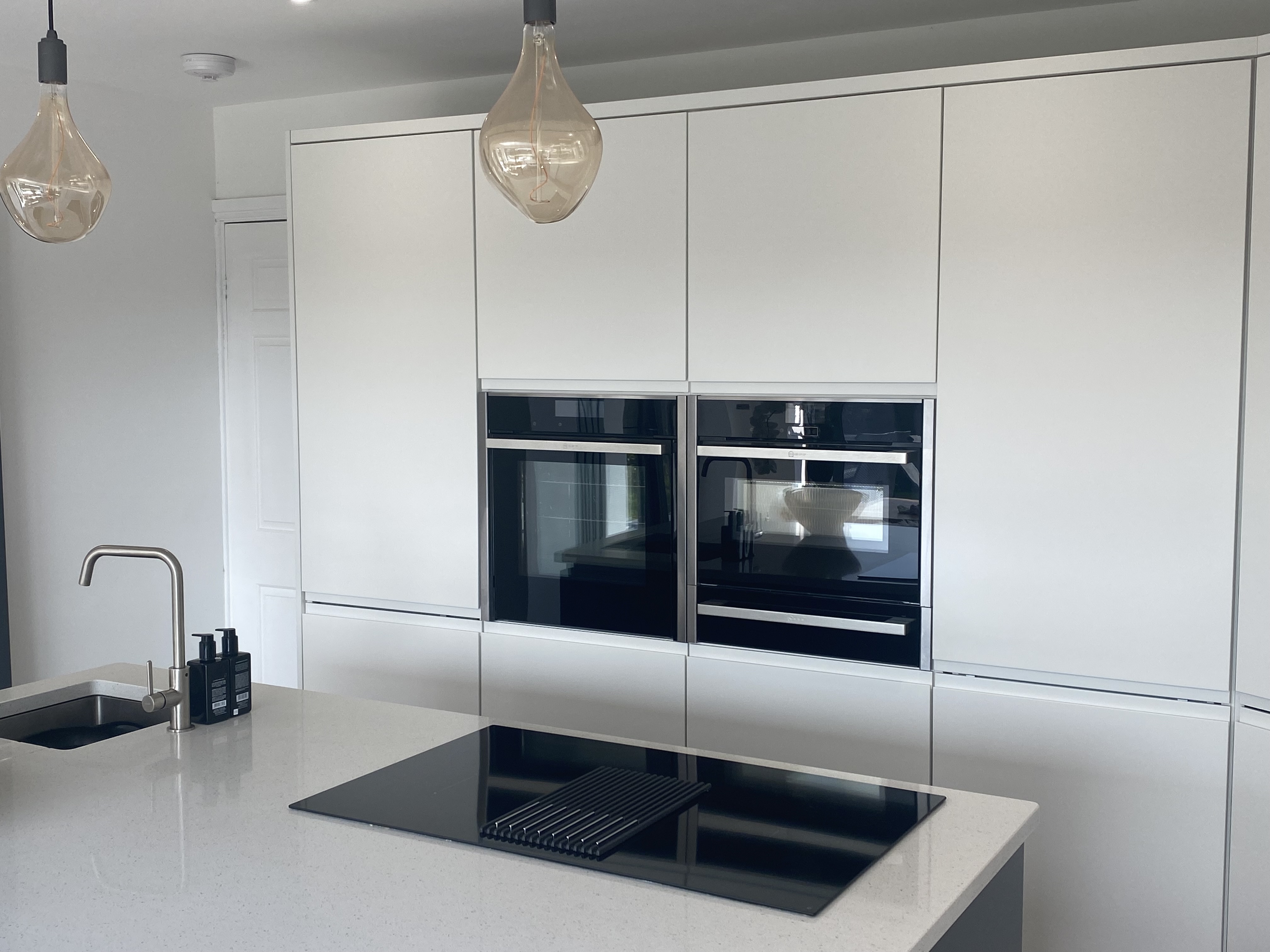 Modern Lucente Gloss White | Sheffield Kitchen Outlet